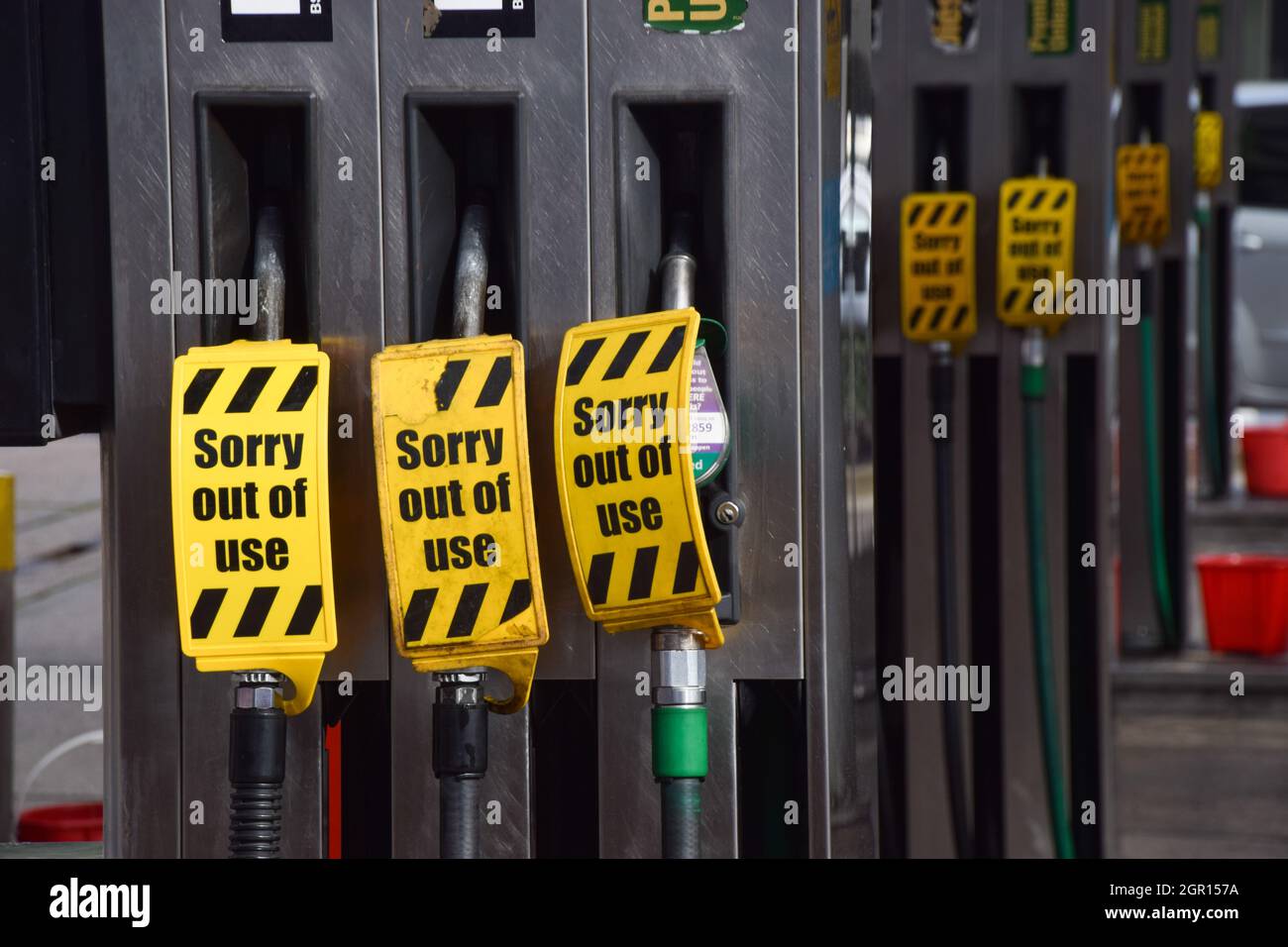 Sorry out of fuel signs hi-res stock photography and images - Alamy