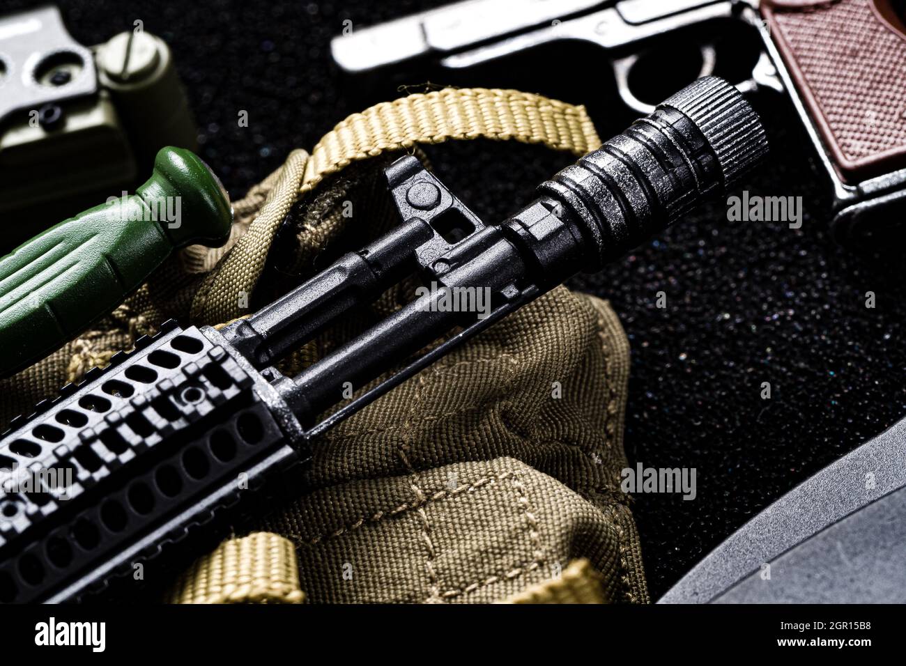 Gun scale hi-res stock photography and images - Alamy