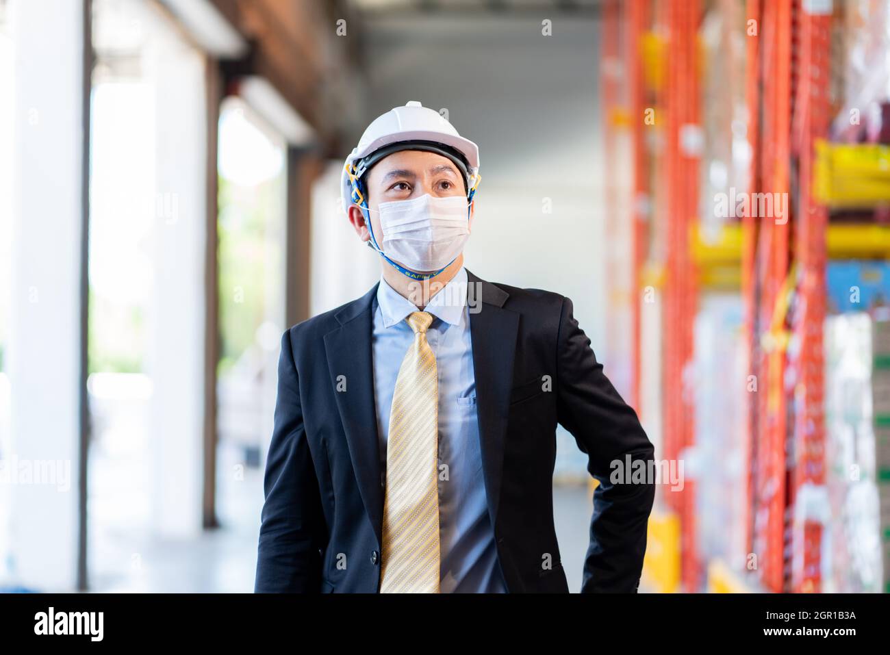 Indian construction worker wearing mask hi-res stock photography and ...