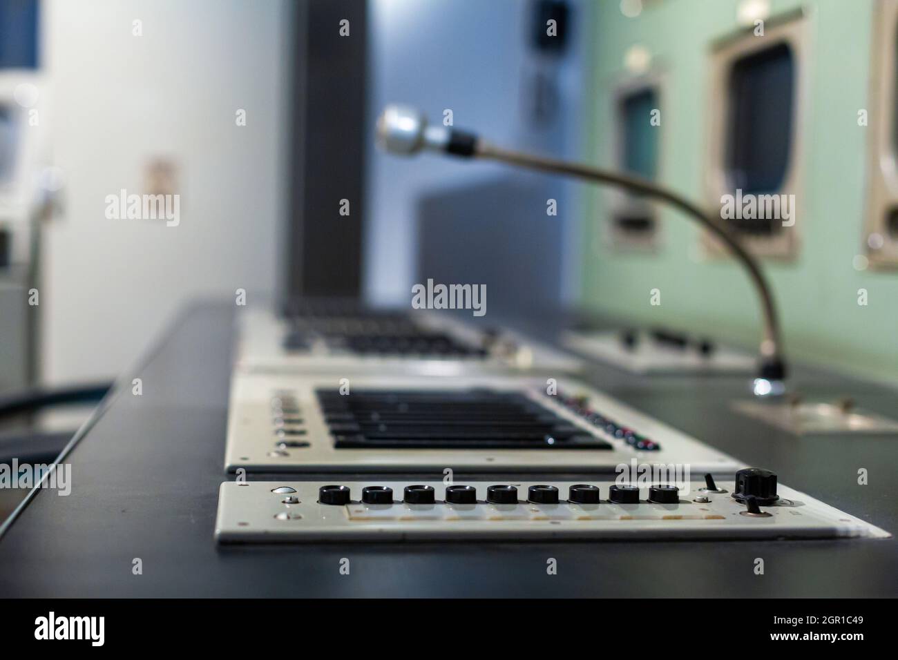 Microphone in the radio conversation room Stock Photo - Alamy