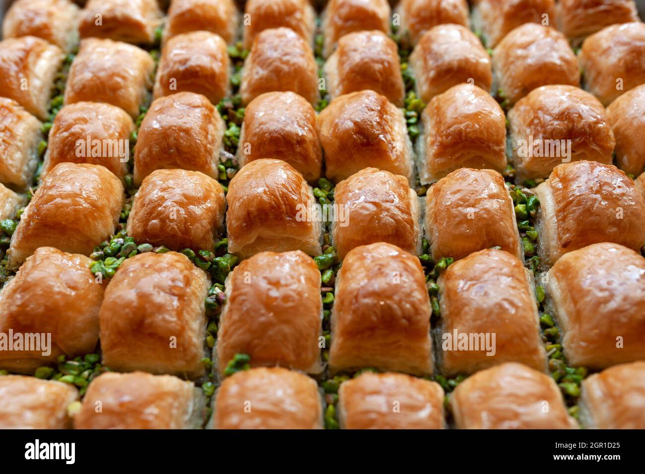Turkish deserts, Turkish Baklava, Turkish dessert, Turkish sweet food ...