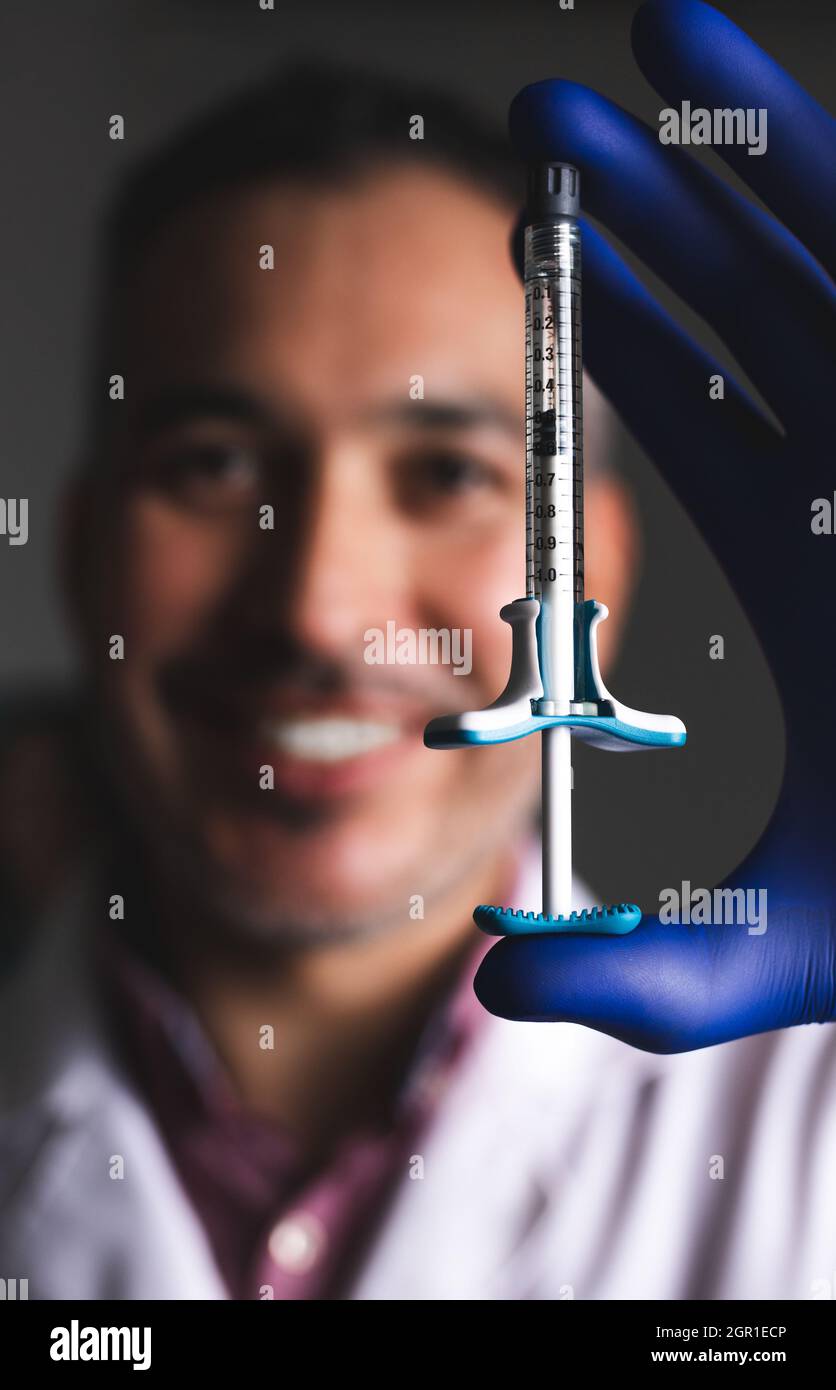 Young doctor syringe hi-res stock photography and images - Alamy