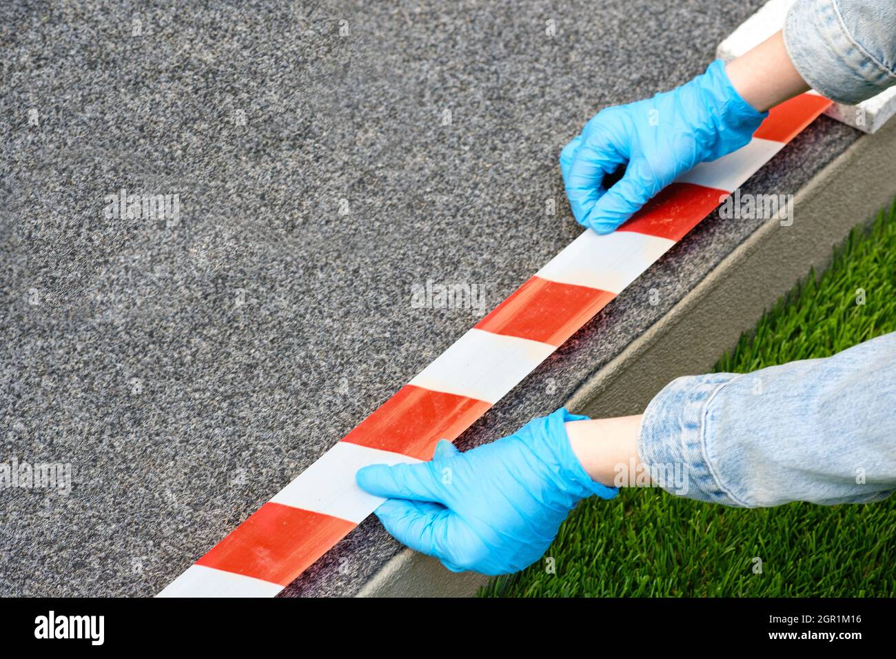 Crime scene tape hand hi-res stock photography and images - Alamy