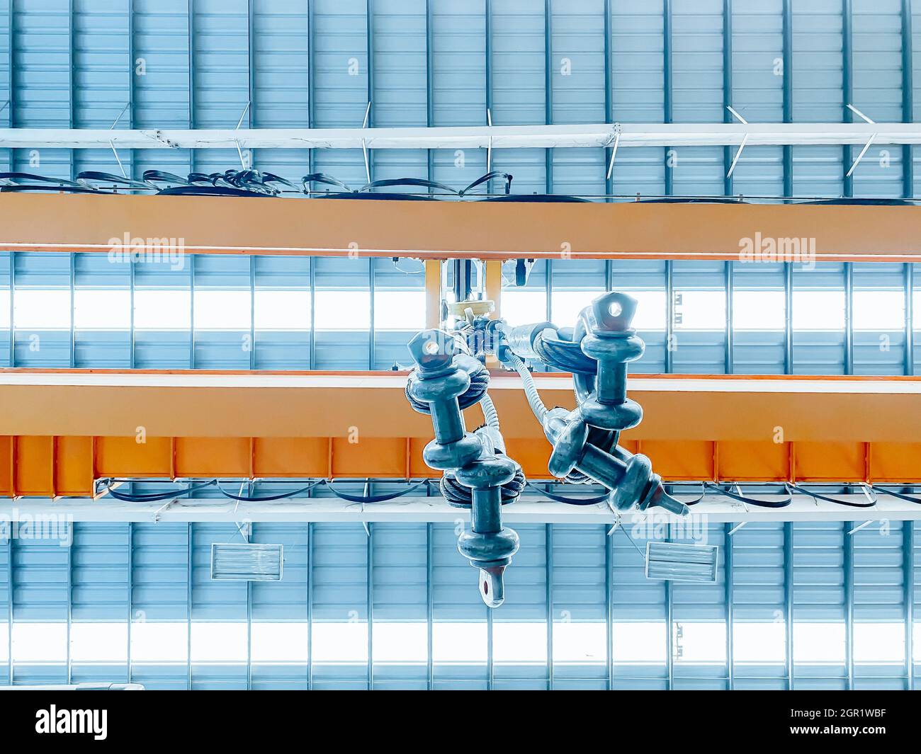 Person hanging crane hi-res stock photography and images - Alamy