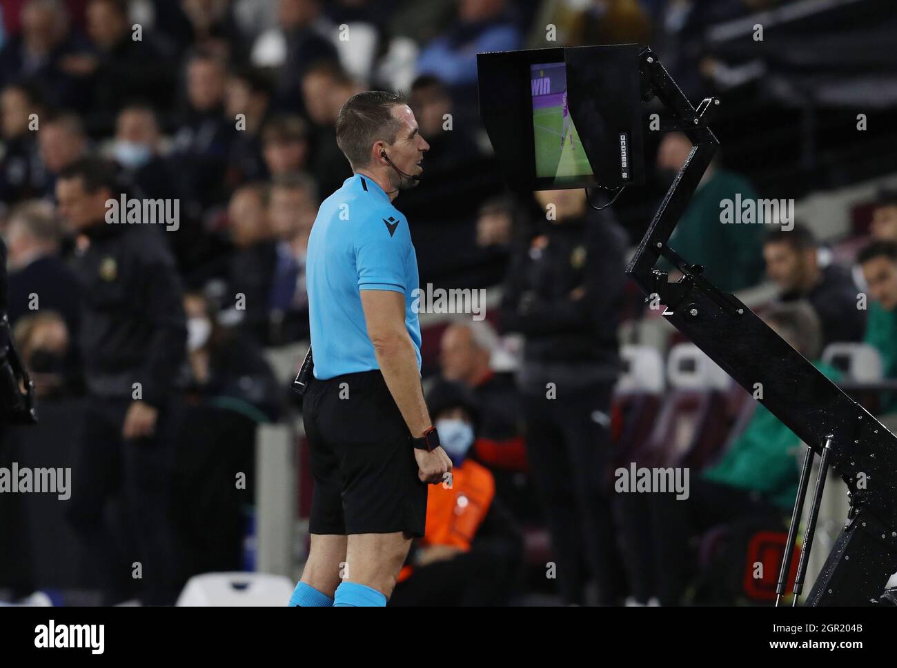 Var screen referee hi-res stock photography and images - Alamy