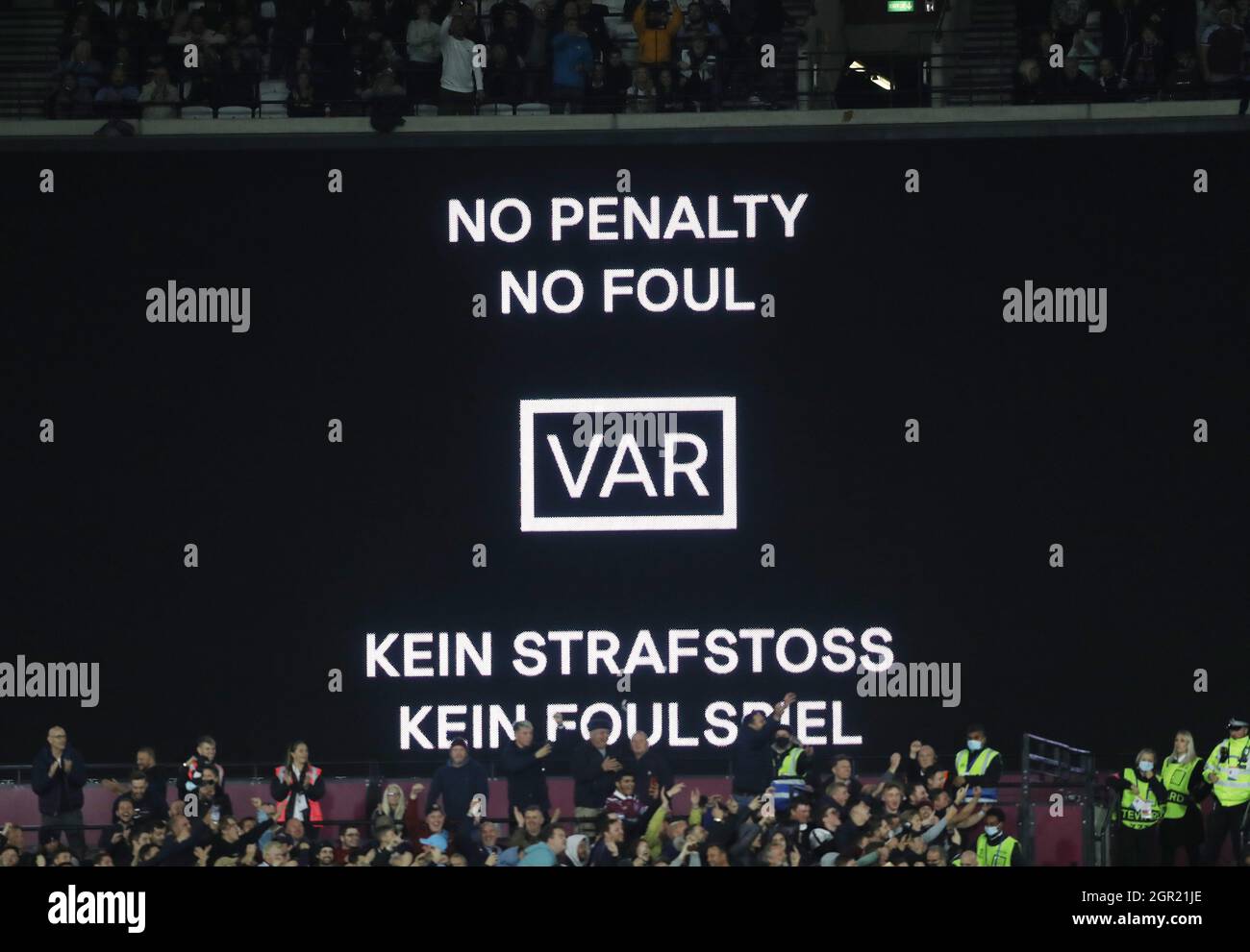 Football stadium screen uk hi-res stock photography and images - Alamy