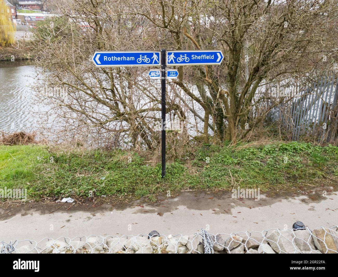 Cycle route signs hi-res stock photography and images - Alamy
