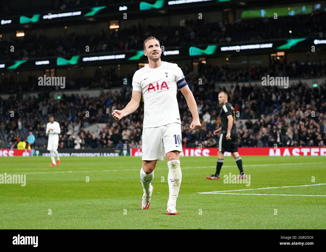 Harry kane goal celebration hi-res stock photography and images - Alamy