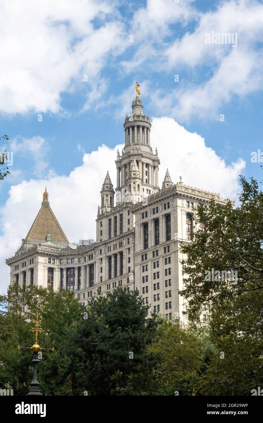 Manhattan pyramid building hi-res stock photography and images - Alamy