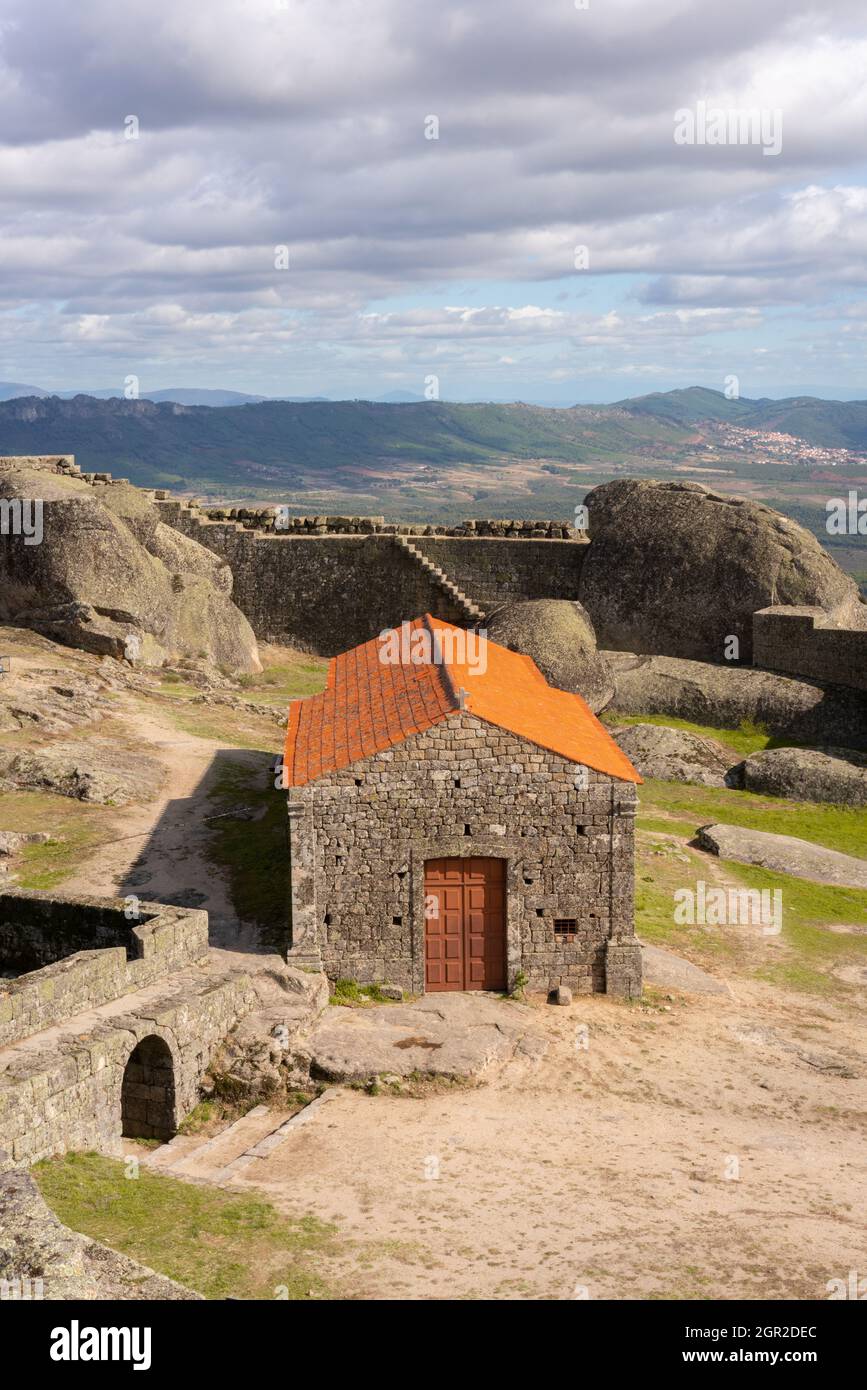 Monsanto castle ruins portugal hi-res stock photography and images - Alamy