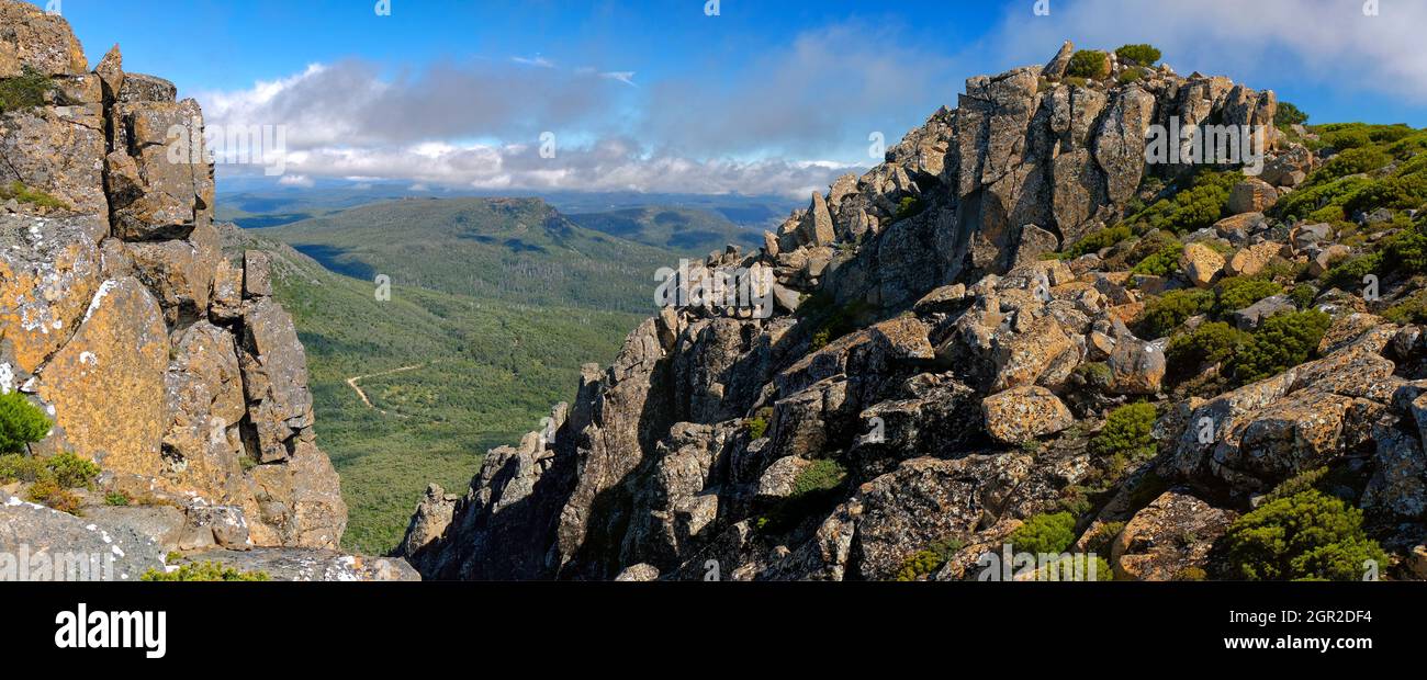 View through a gap hi-res stock photography and images - Alamy