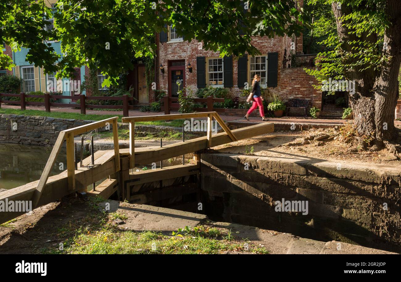 Wooden lock gates hi-res stock photography and images - Alamy