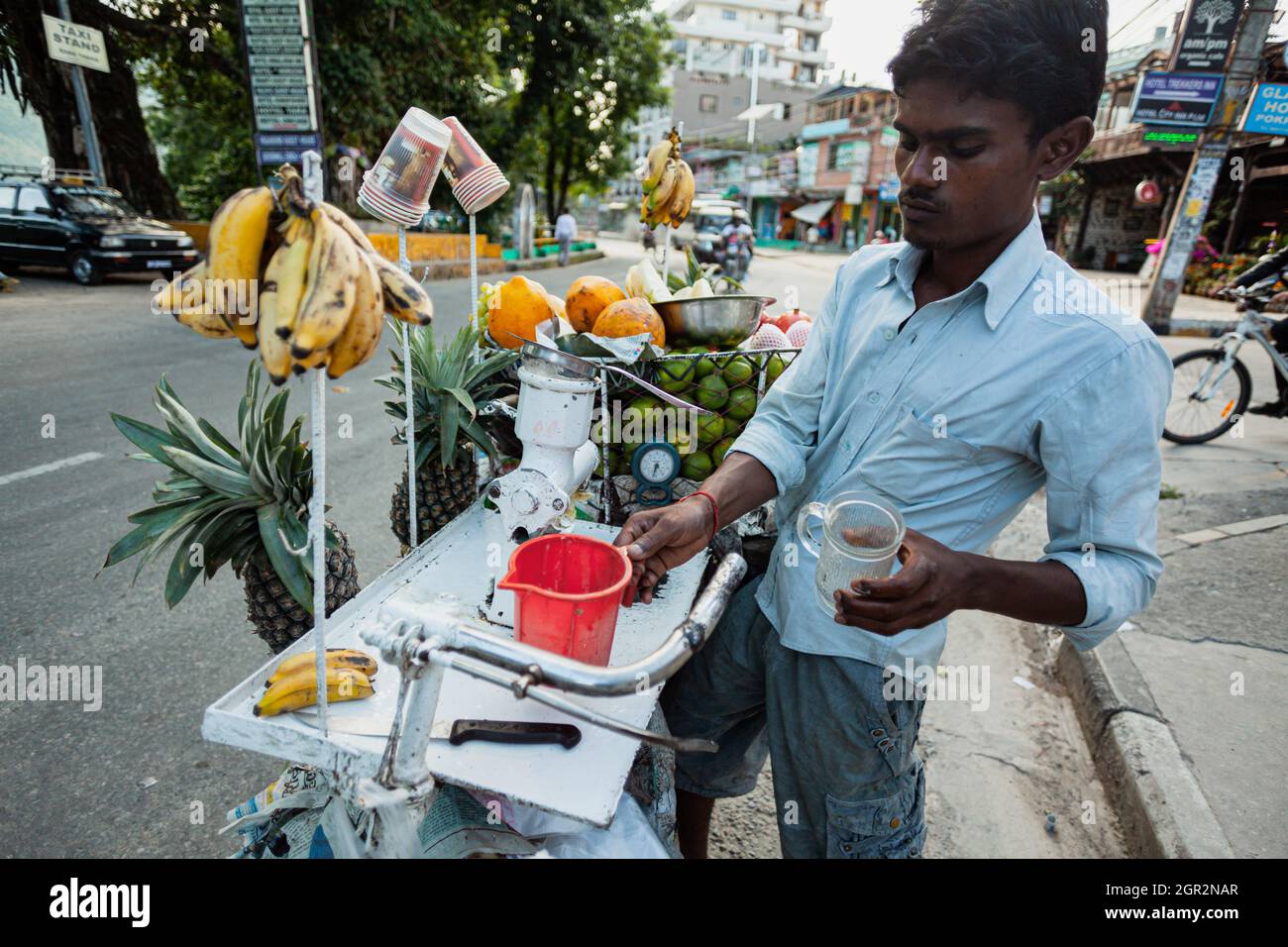 Fruit juice seller hi-res stock photography and images - Alamy