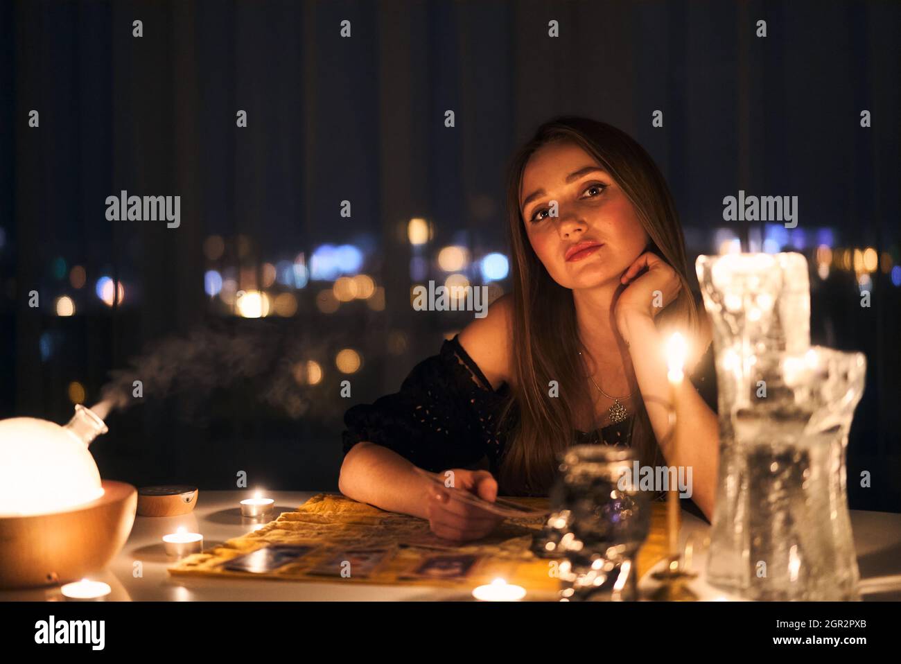 Psychic reading room hi-res stock photography and images - Alamy