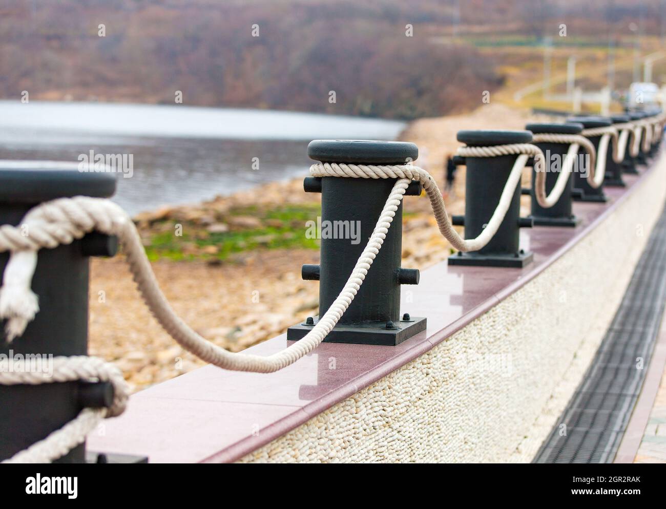 Bollards and white rope hi-res stock photography and images - Alamy