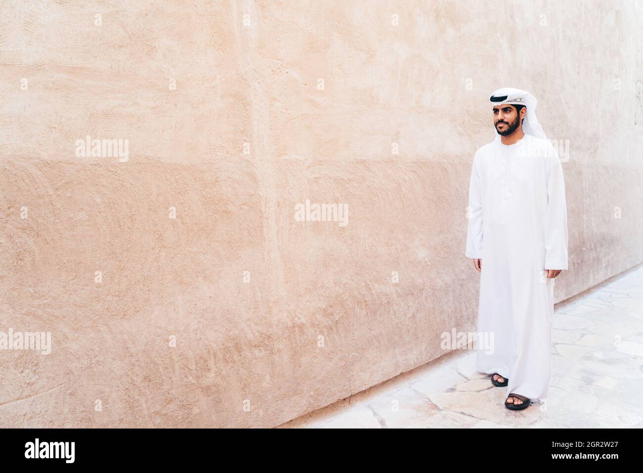 Kandora dubai hi-res stock photography and images - Alamy