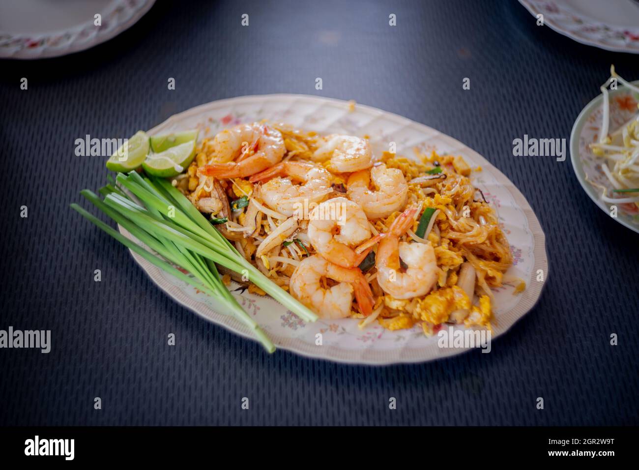 Seafood padthai hi-res stock photography and images - Alamy