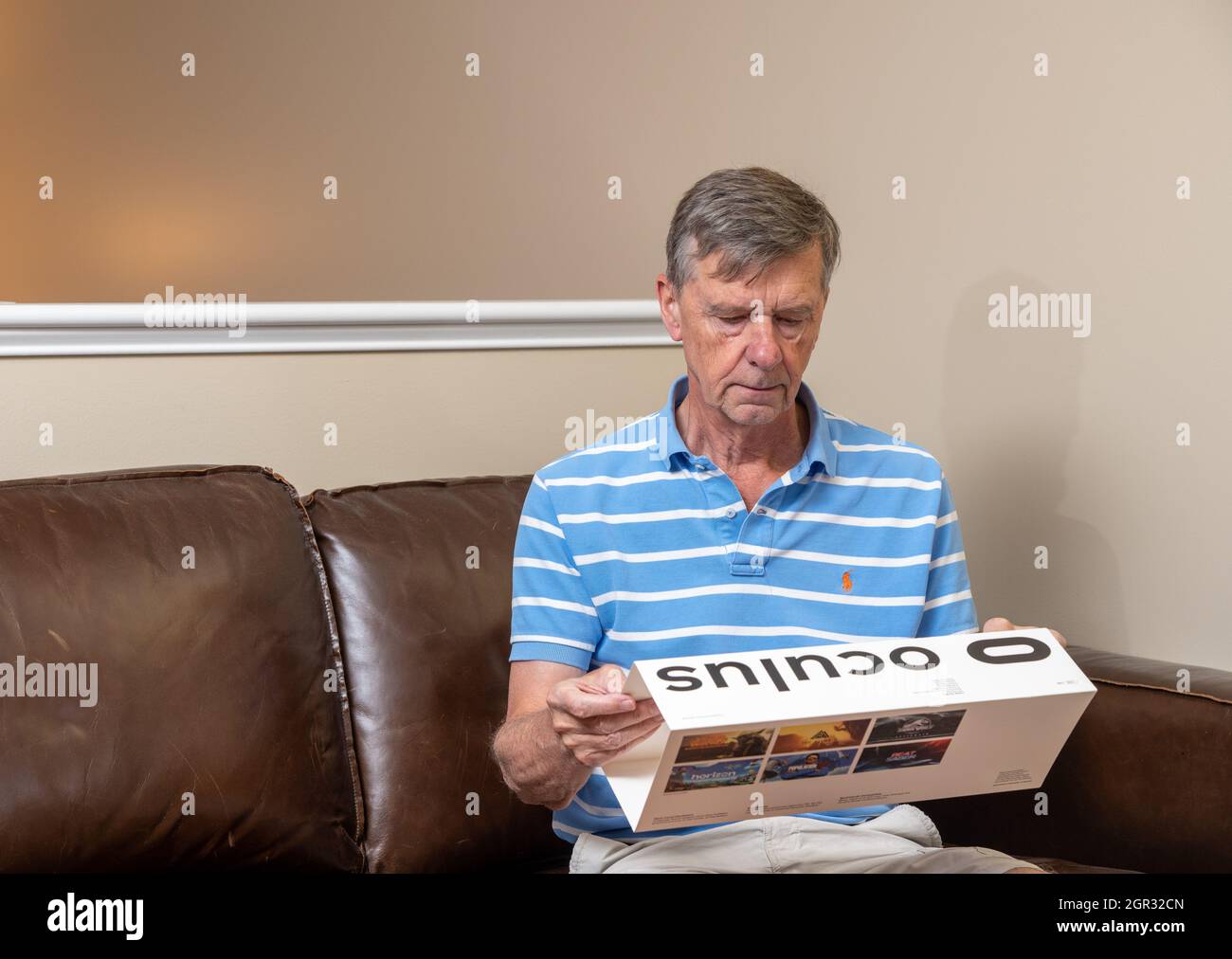 Oculus quest 2 headset hi-res stock photography and images - Alamy