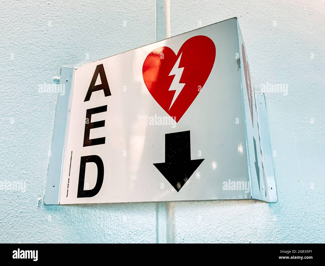 Automated external defibrillator aed sign hi-res stock photography and ...