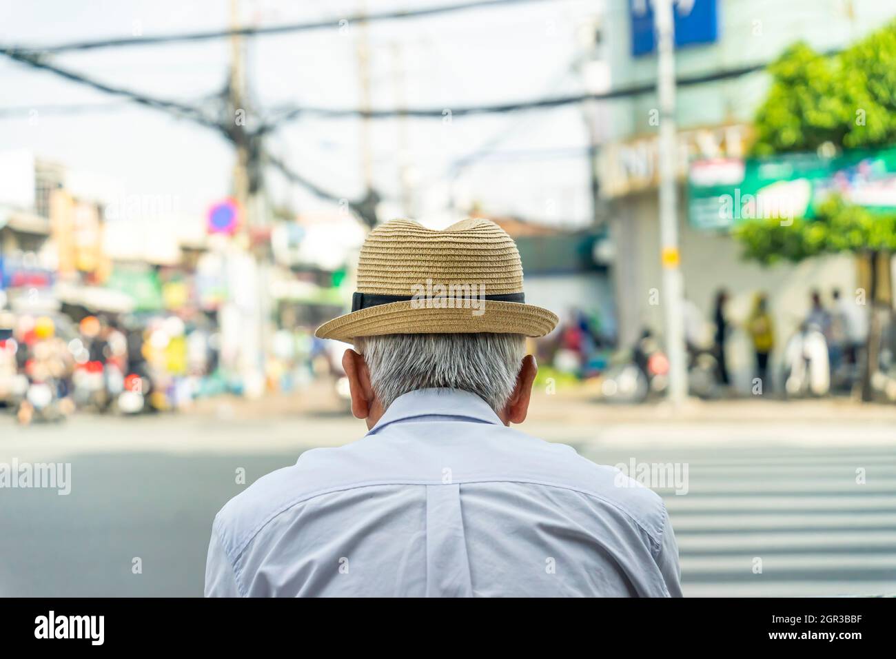 Fedora hat man rear view hi-res stock photography and images - Alamy