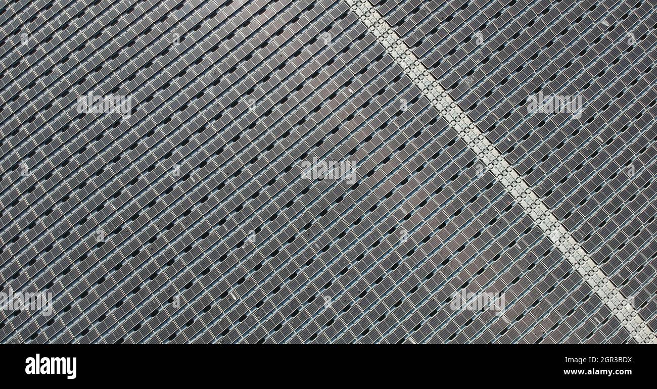 Security fencing panels hi-res stock photography and images - Alamy