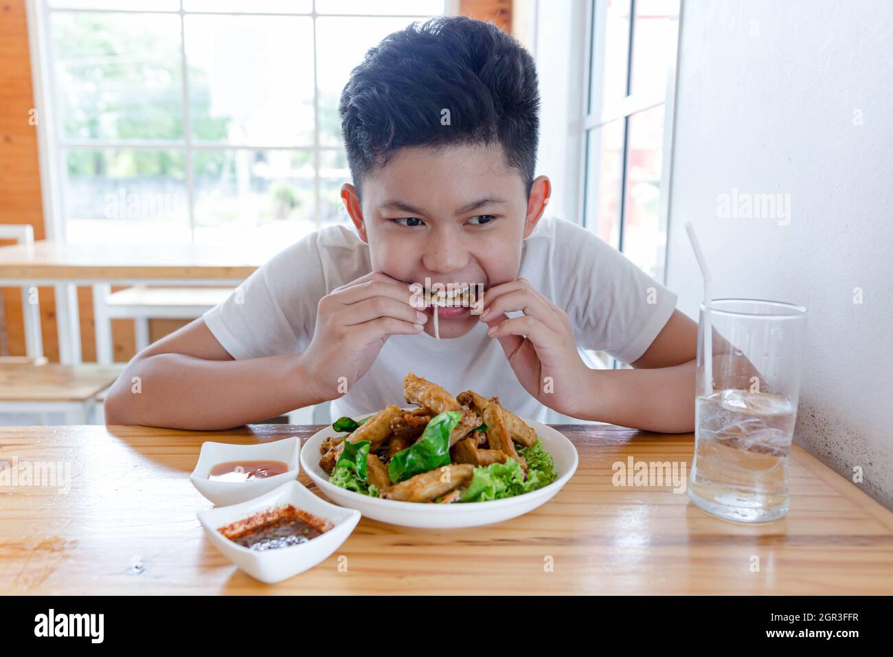 Boy chicken sandwich hi-res stock photography and images - Alamy