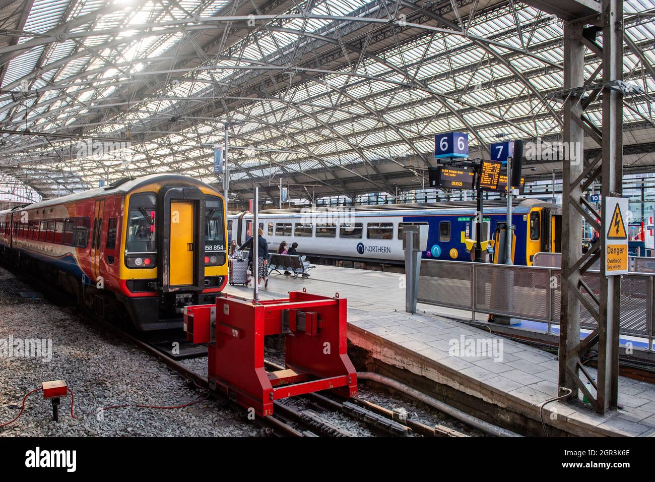 Platforms 6 & 7 at Liverpool Lime Street Station, Liverpool, Merseyside ...
