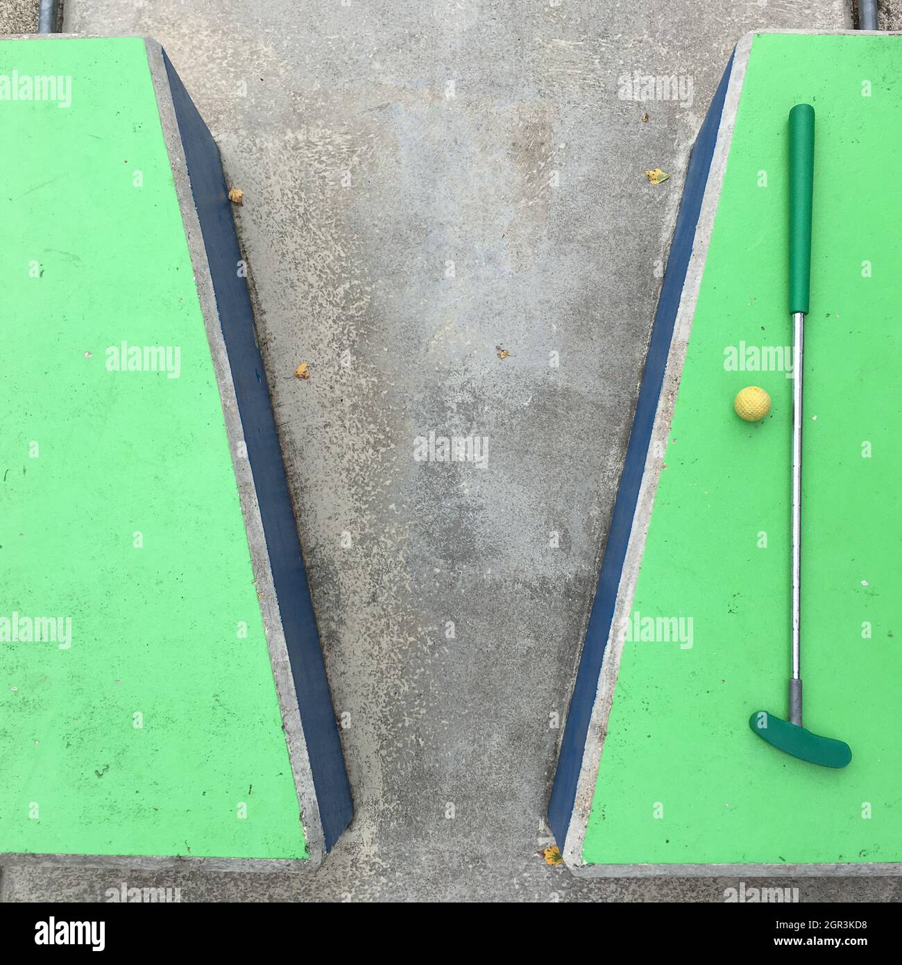 Marking golf ball hi-res stock photography and images - Alamy