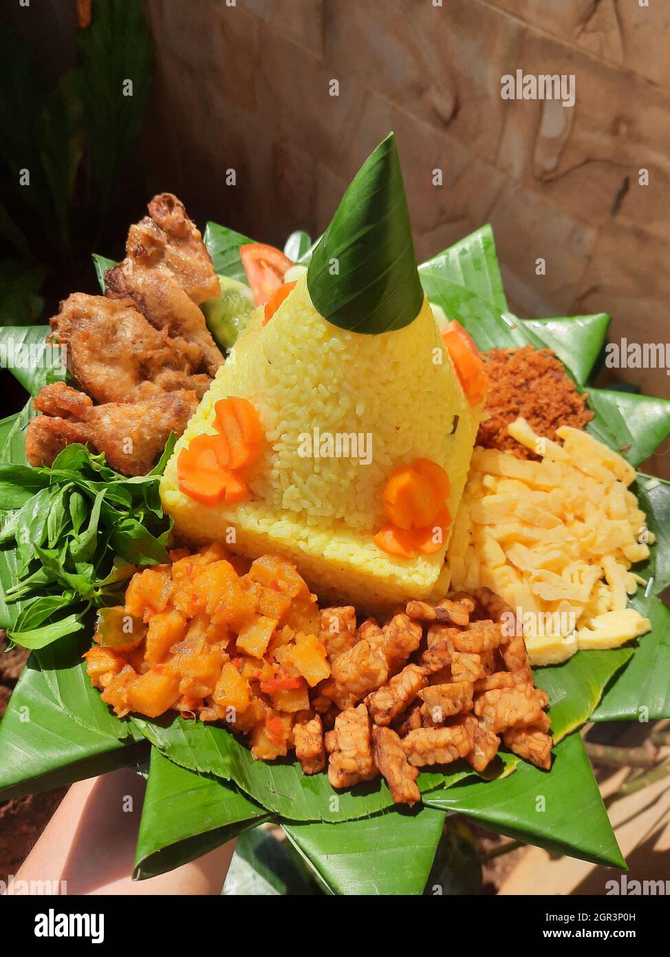 Nasi tumpeng hi-res stock photography and images - Alamy