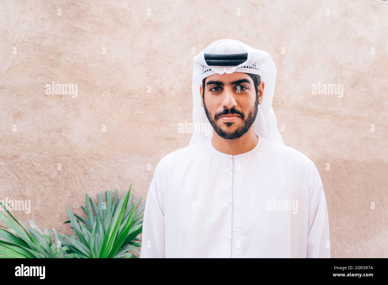 Saudi arabia business men hi-res stock photography and images - Alamy