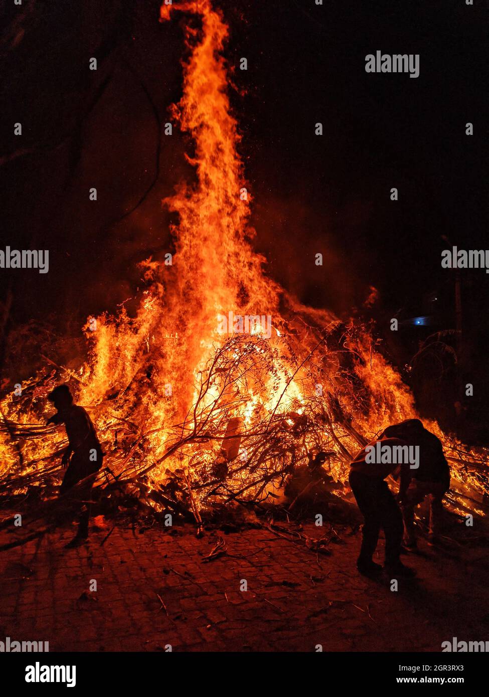 Village bonfire and firework display hi-res stock photography and ...