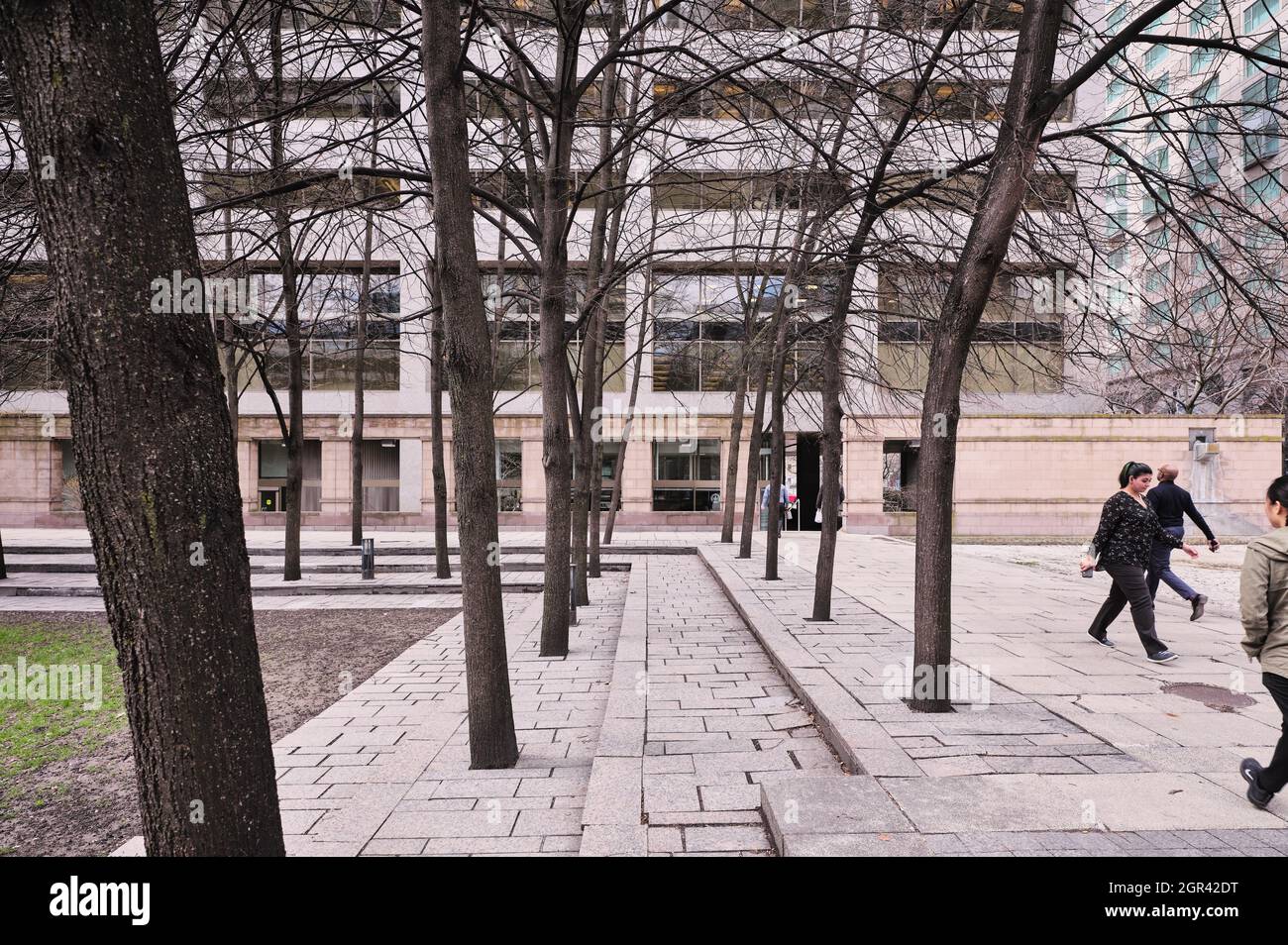 Trinity Square Park Toronto Stock Photo - Alamy