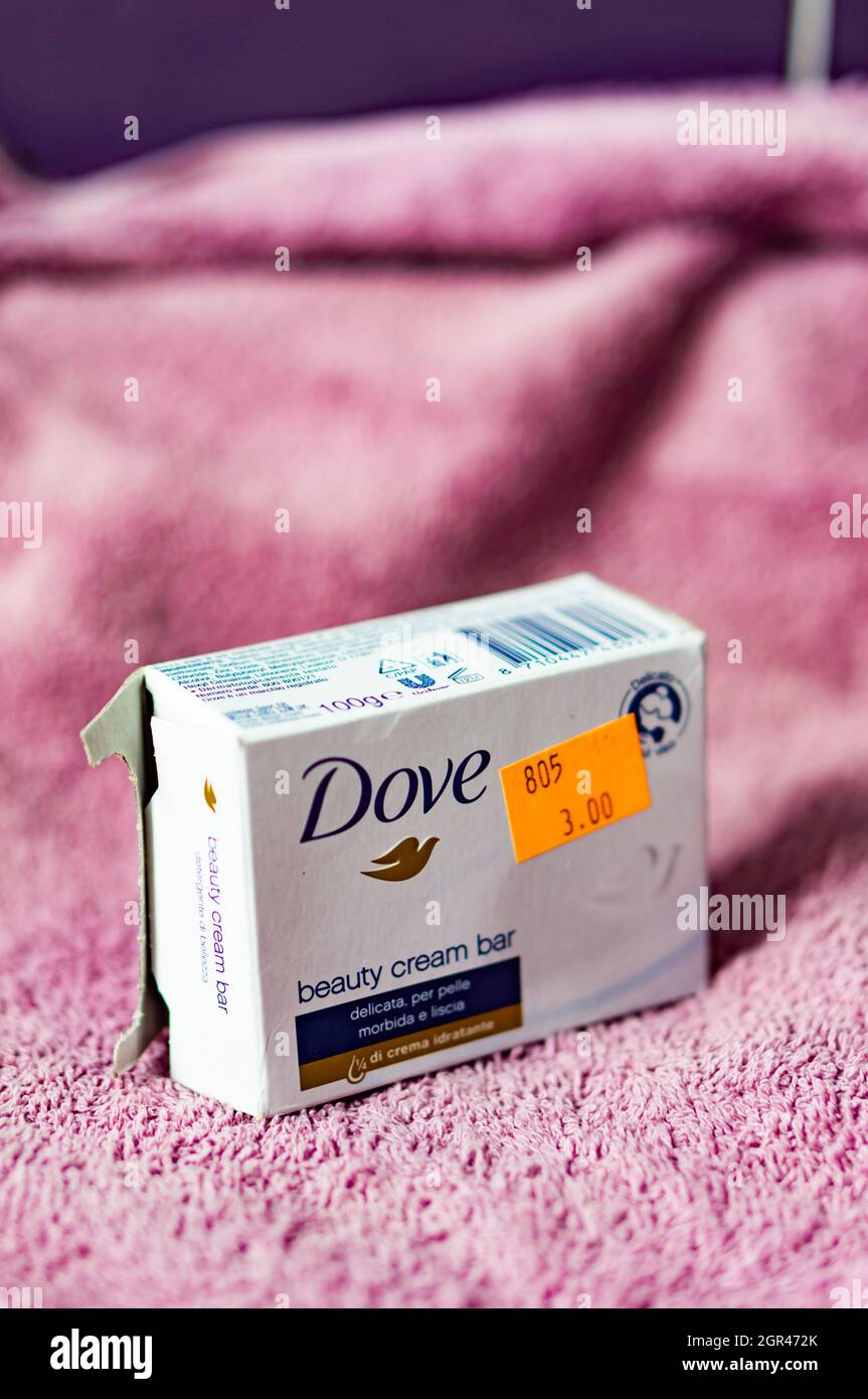 POZNAN, POLAND - Sep 09, 2021: A Dove beauty cream bar soap in a box ...