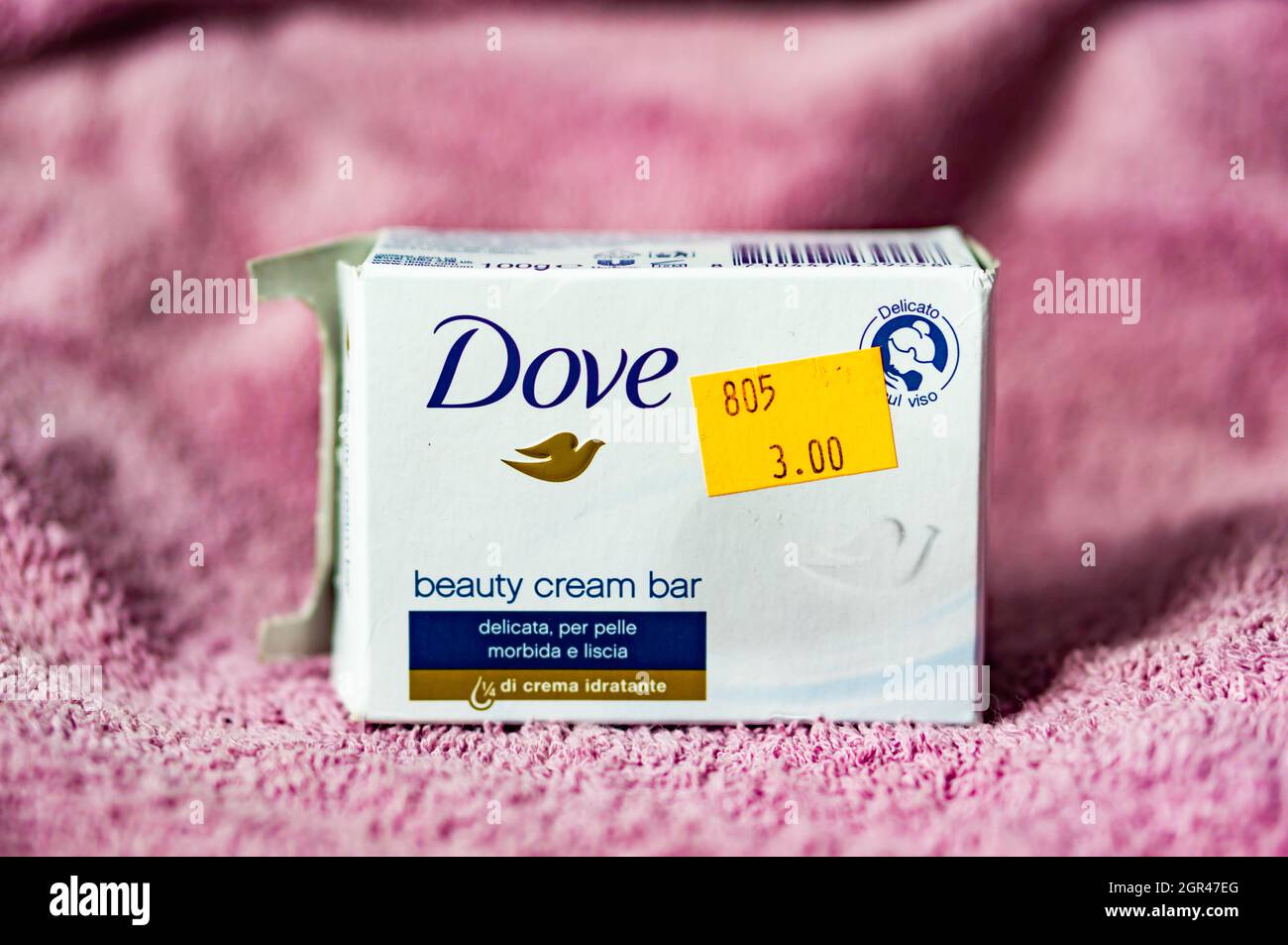 POZNAN, POLAND - Sep 09, 2021: The Dove beauty cream bar soap in a box ...