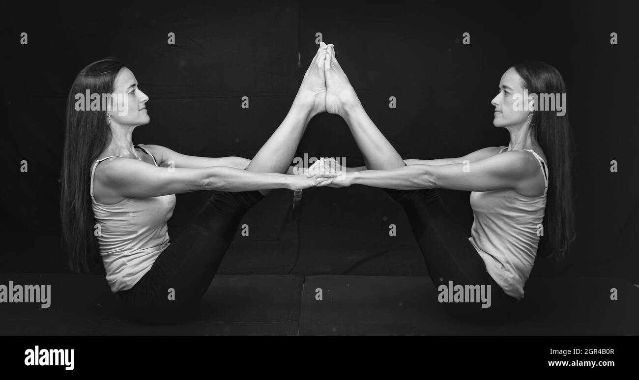 Identical twins black hi-res stock photography and images - Alamy