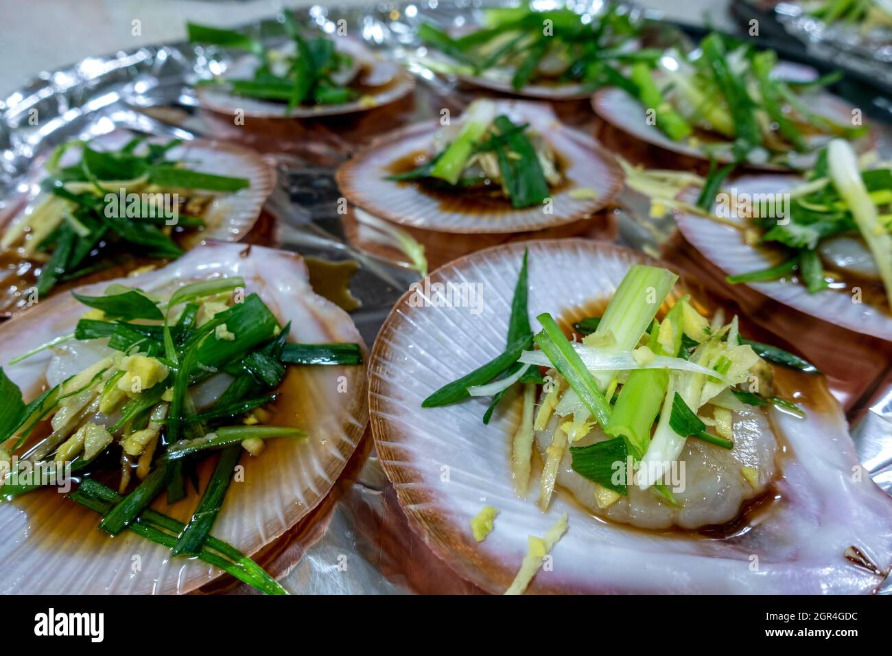 Dinner party scallops hi-res stock photography and images - Alamy