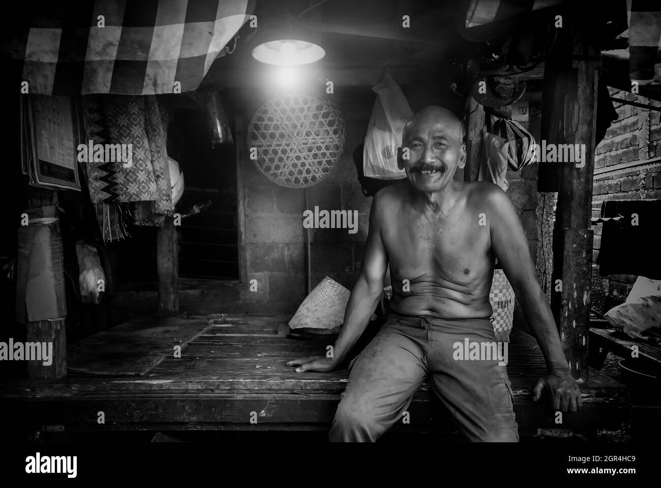 Old Man Smiling Stock Photo - Alamy
