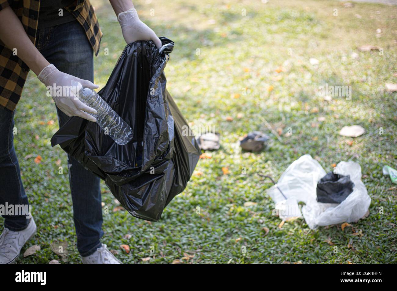 Person helping carry bags hi-res stock photography and images - Alamy