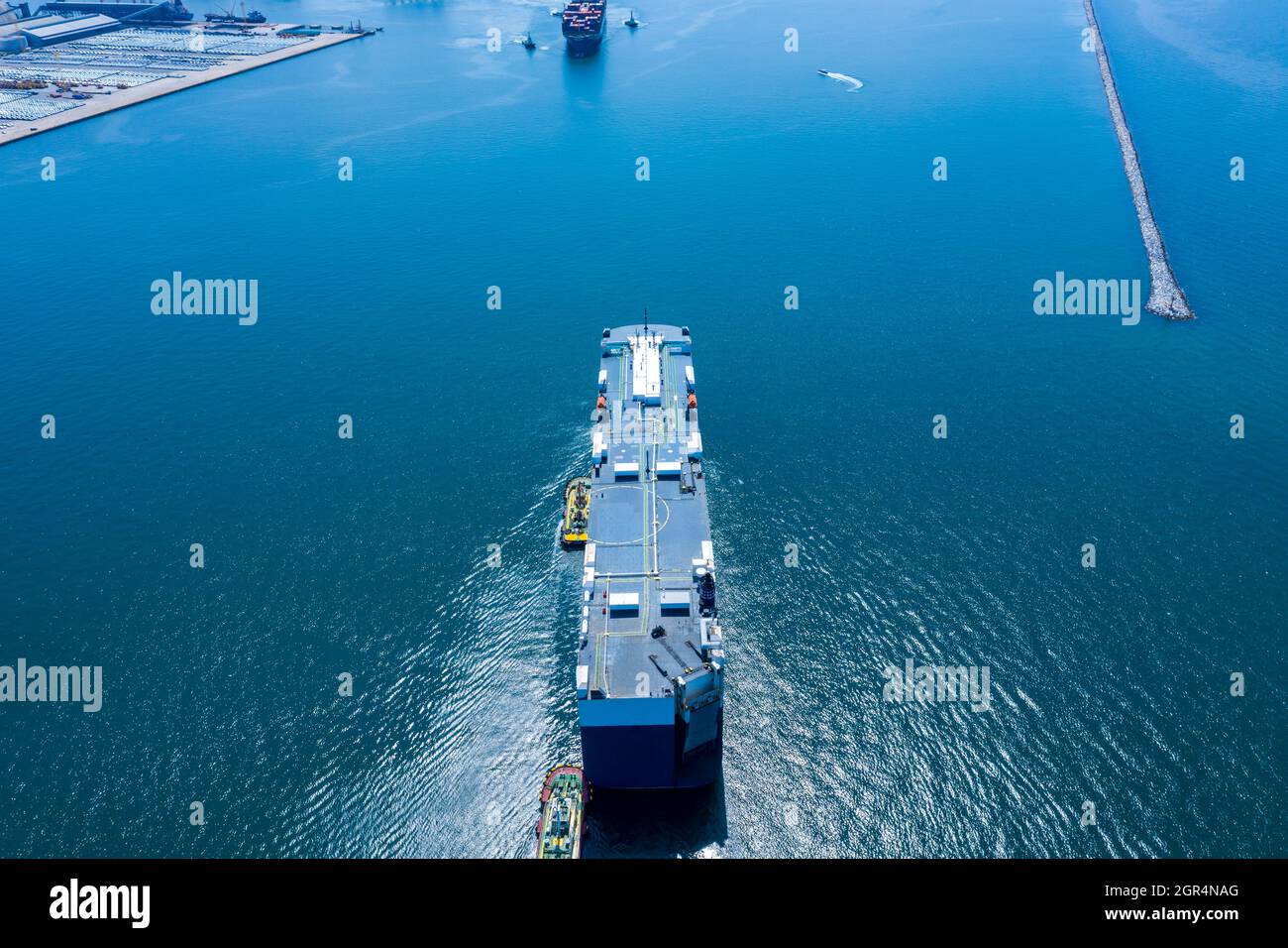 Container ship carrying new cars hi-res stock photography and images ...