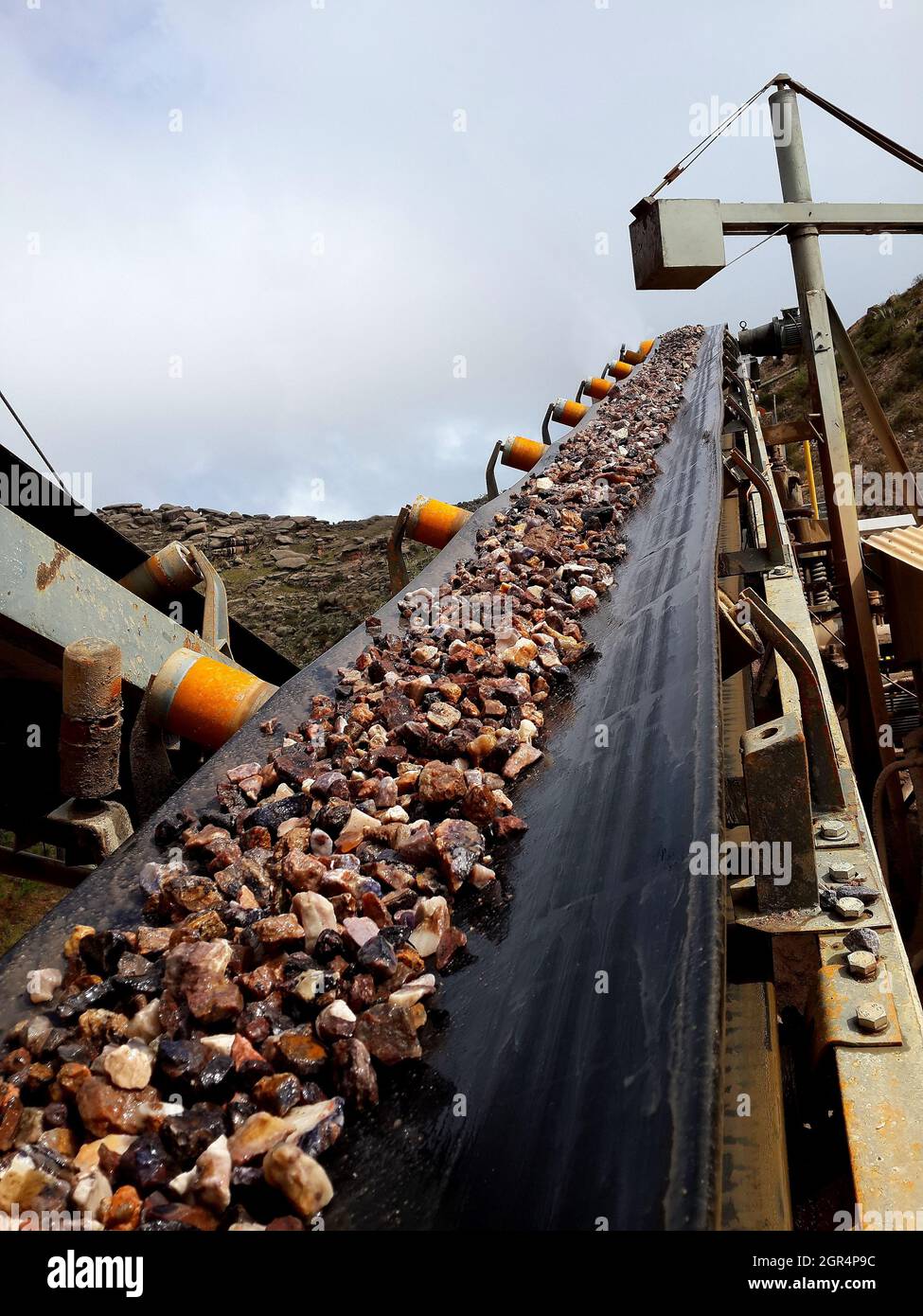 Mining conveyor rocks hi-res stock photography and images - Alamy