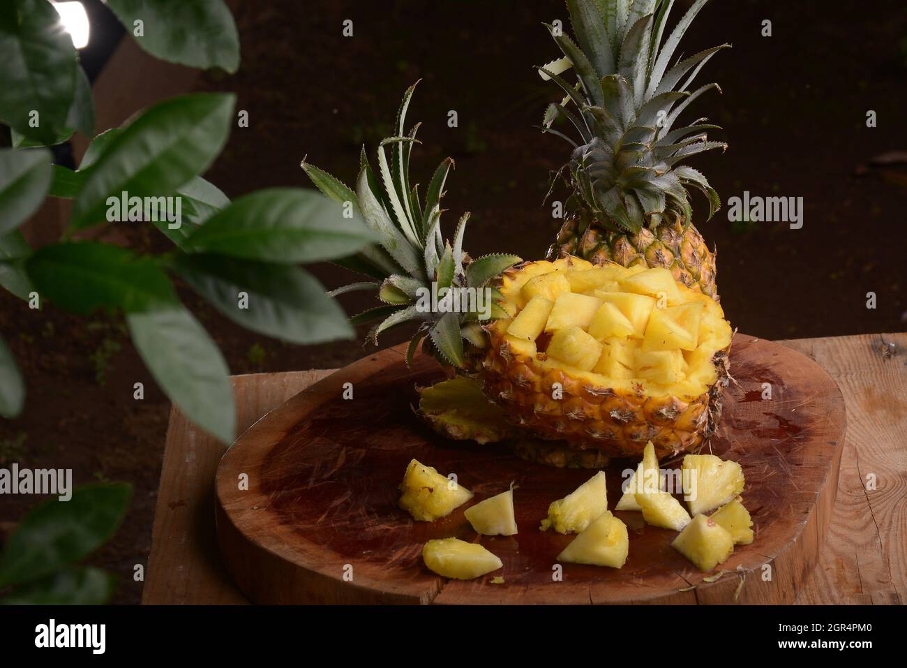 Split pineapple hi-res stock photography and images - Alamy