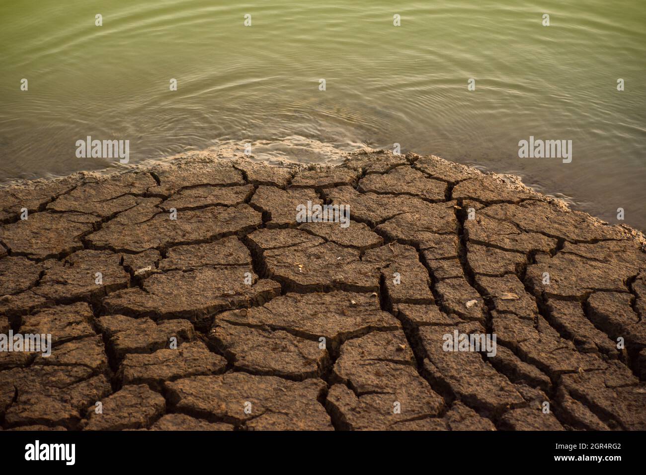 Season of drought hi-res stock photography and images - Alamy