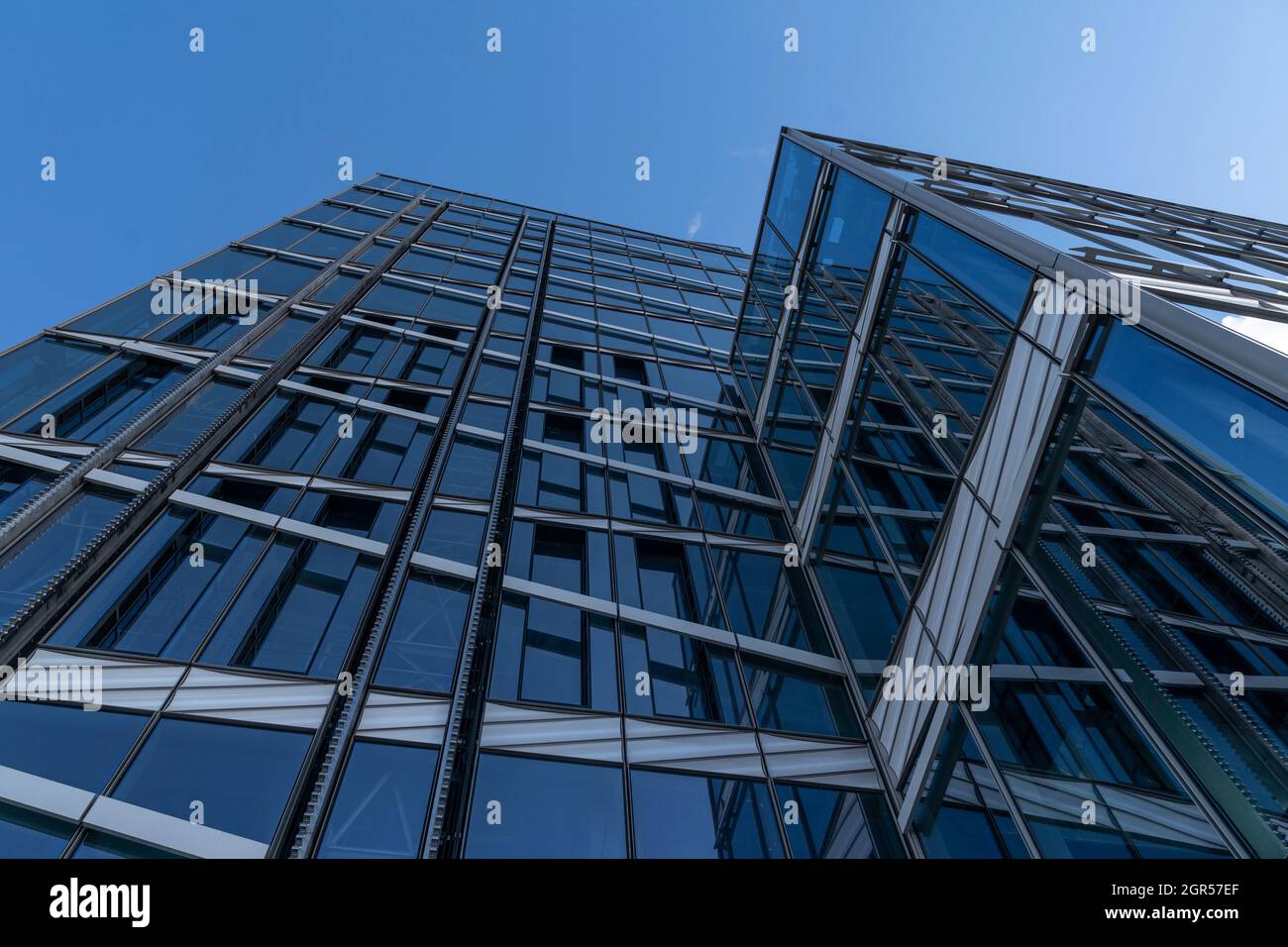 New York, NY - September 30, 2021: View of the top of the building from ...