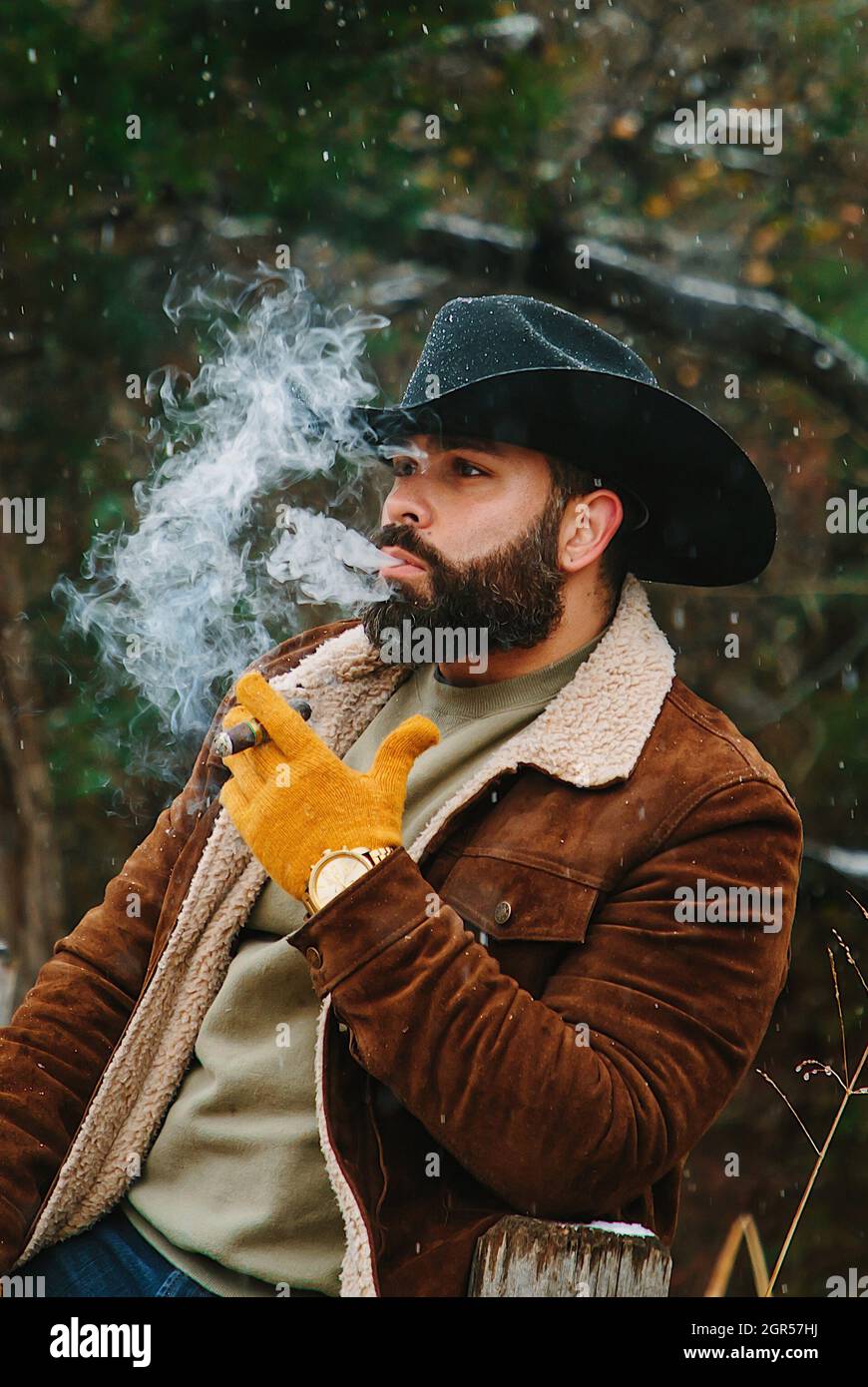 Ethnicity cigar facial hi-res stock photography and images - Alamy