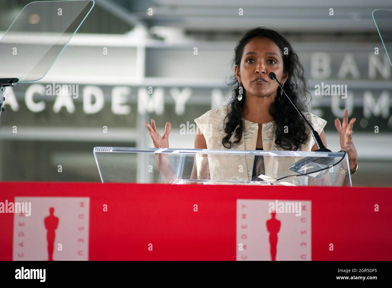 Mayor ribbon cutting ceremony hi-res stock photography and images - Alamy