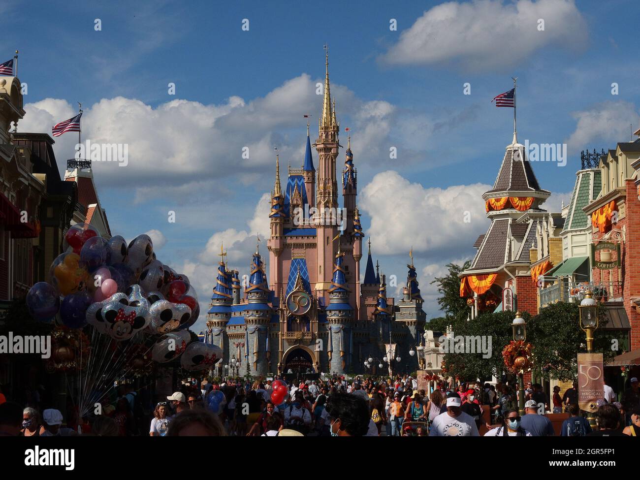 Disney world castle decorated hi-res stock photography and images - Alamy