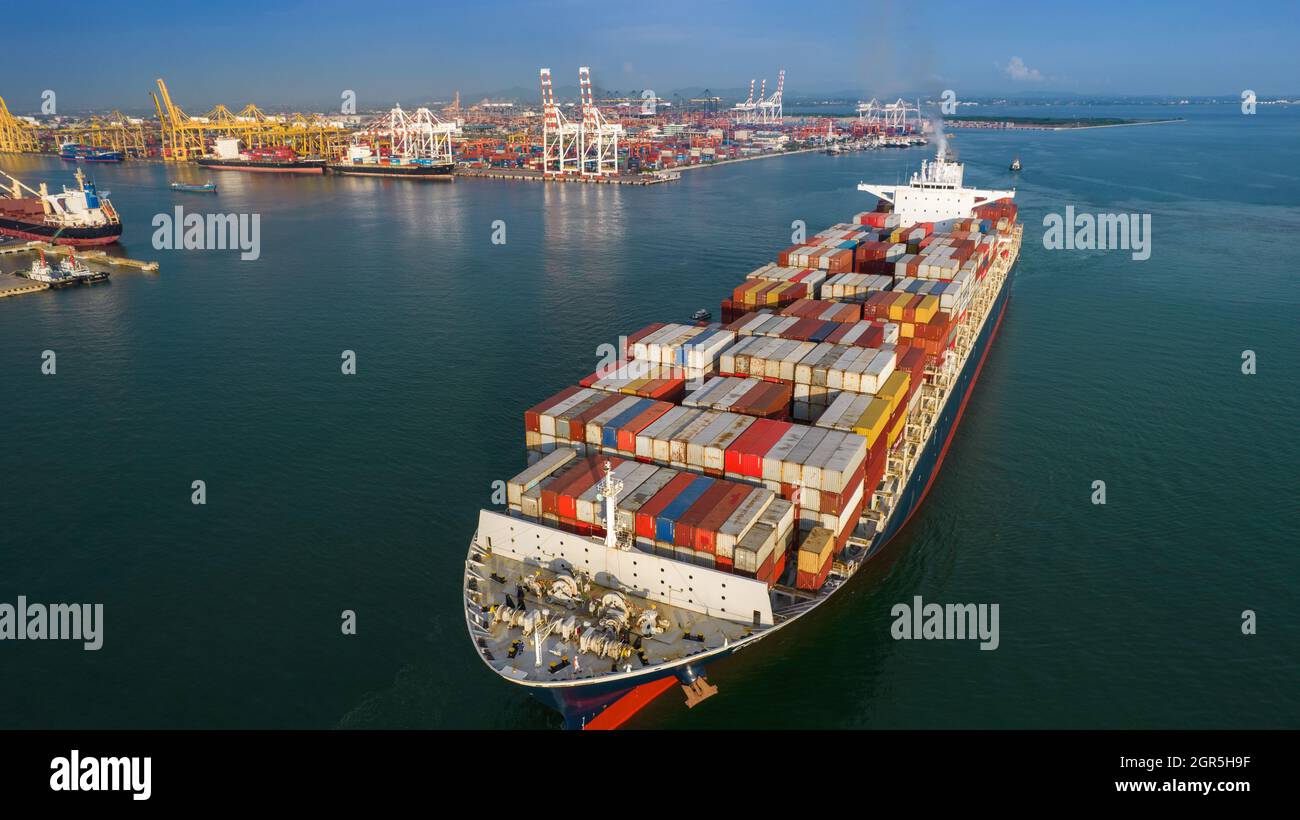 The running container ship hi-res stock photography and images - Alamy
