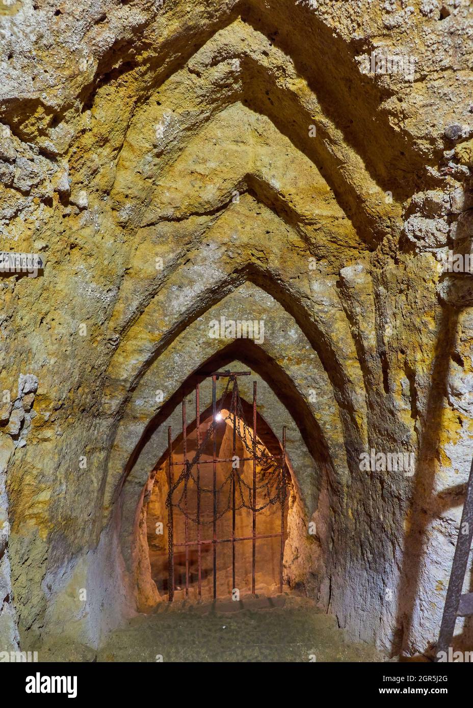 Ancient cave architecture hi-res stock photography and images - Alamy