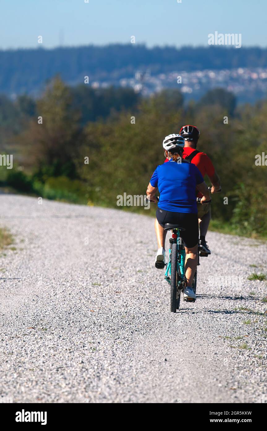 Gravel path hi-res stock photography and images - Alamy
