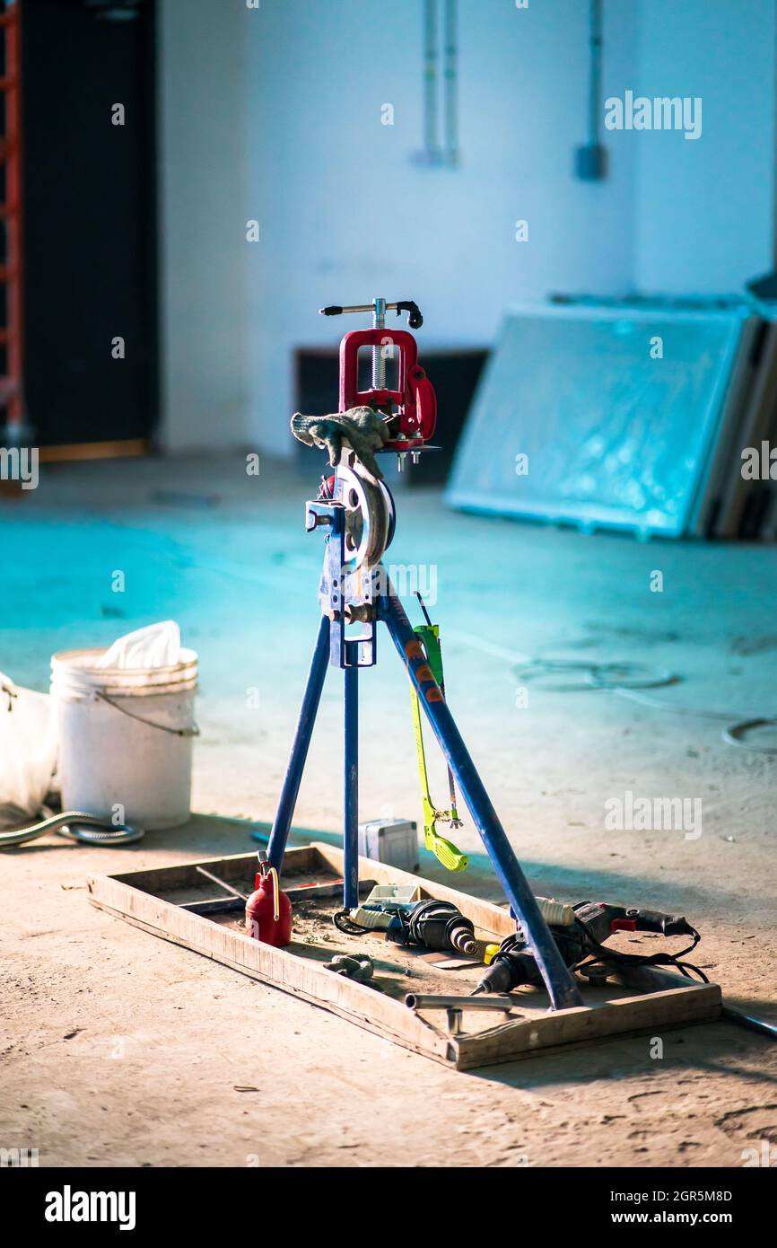 Wire bender hi-res stock photography and images - Alamy